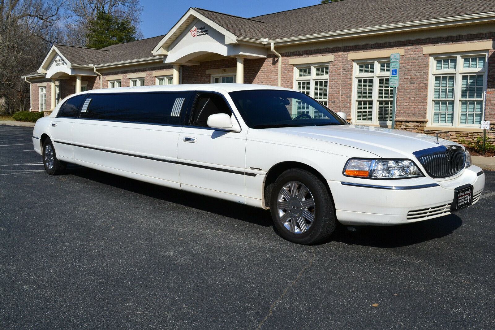 2007 Lincoln Town Car limousine [excellent shape] for sale