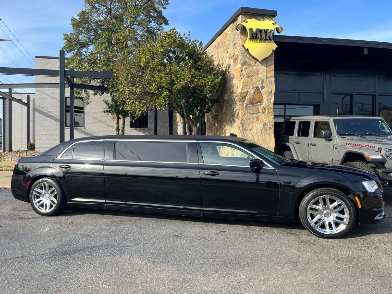 2019 Chrysler 300 Series Custom 70″ Stretch Limousine [true VIP limo ...